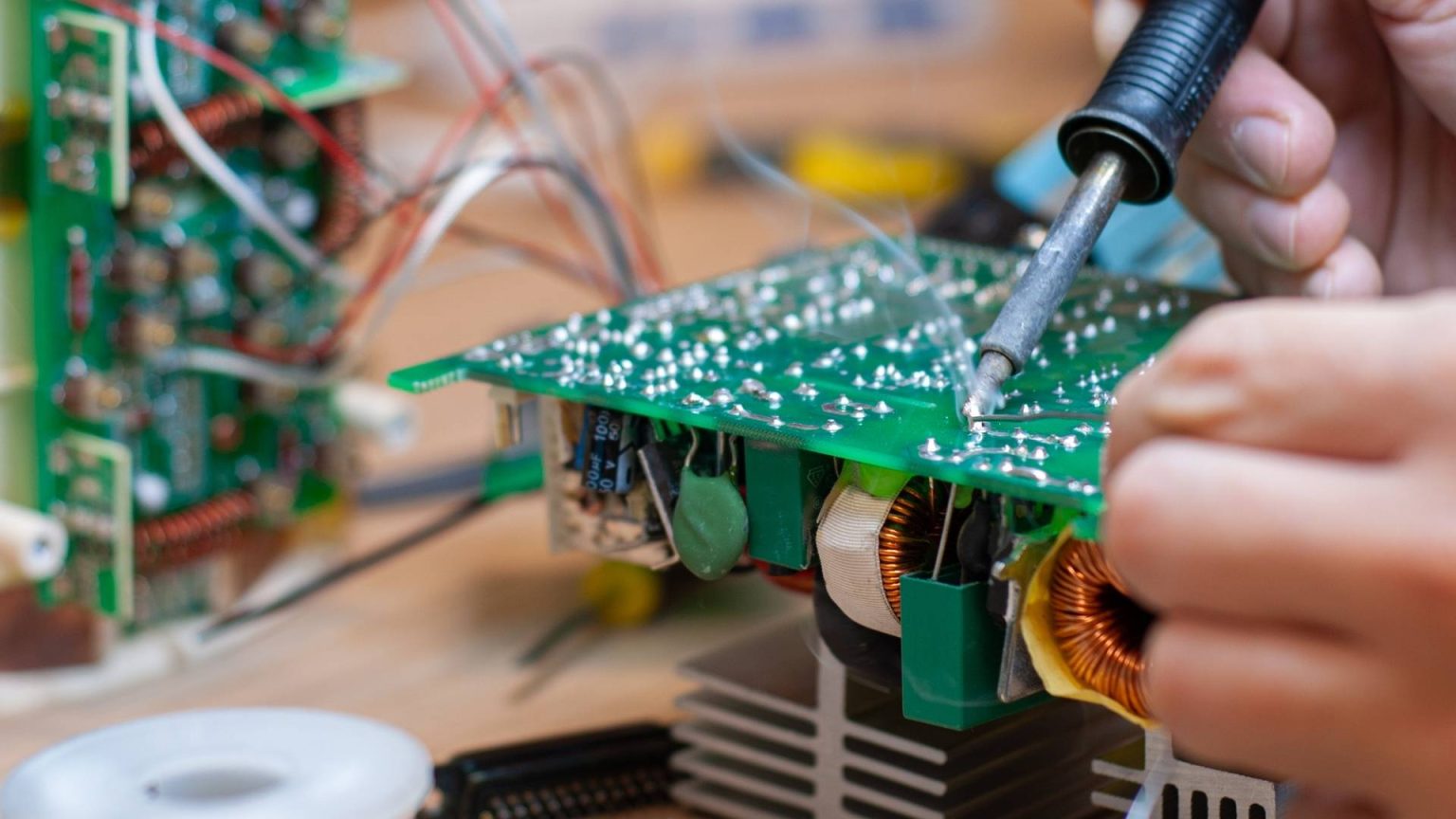 Ketahui Fungsi dan Jenis-Jenis Solder yang Umum Digunakan