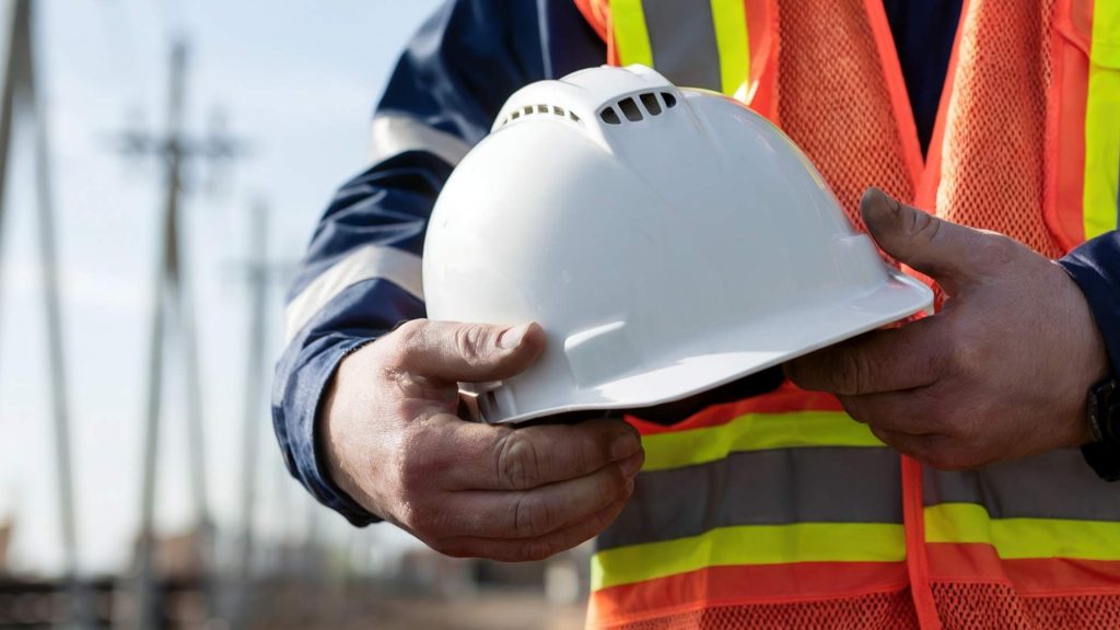 Inilah 5 Rekomendasi Merk Helm Proyek Terbaik - Indoteknik.com