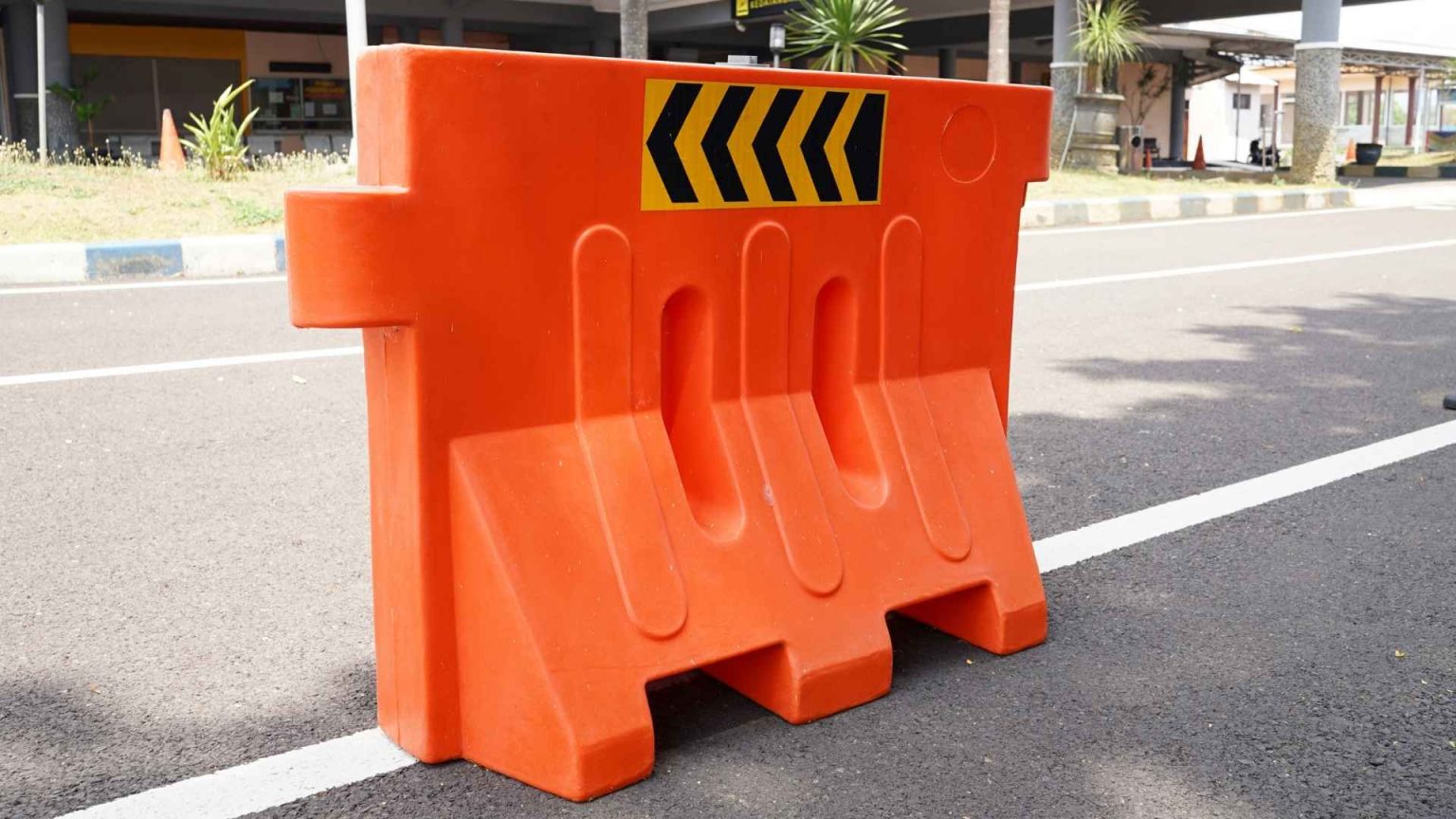 Kenali Nama Pembatas Jalan (Road Barrier) yang Umum Ditemui