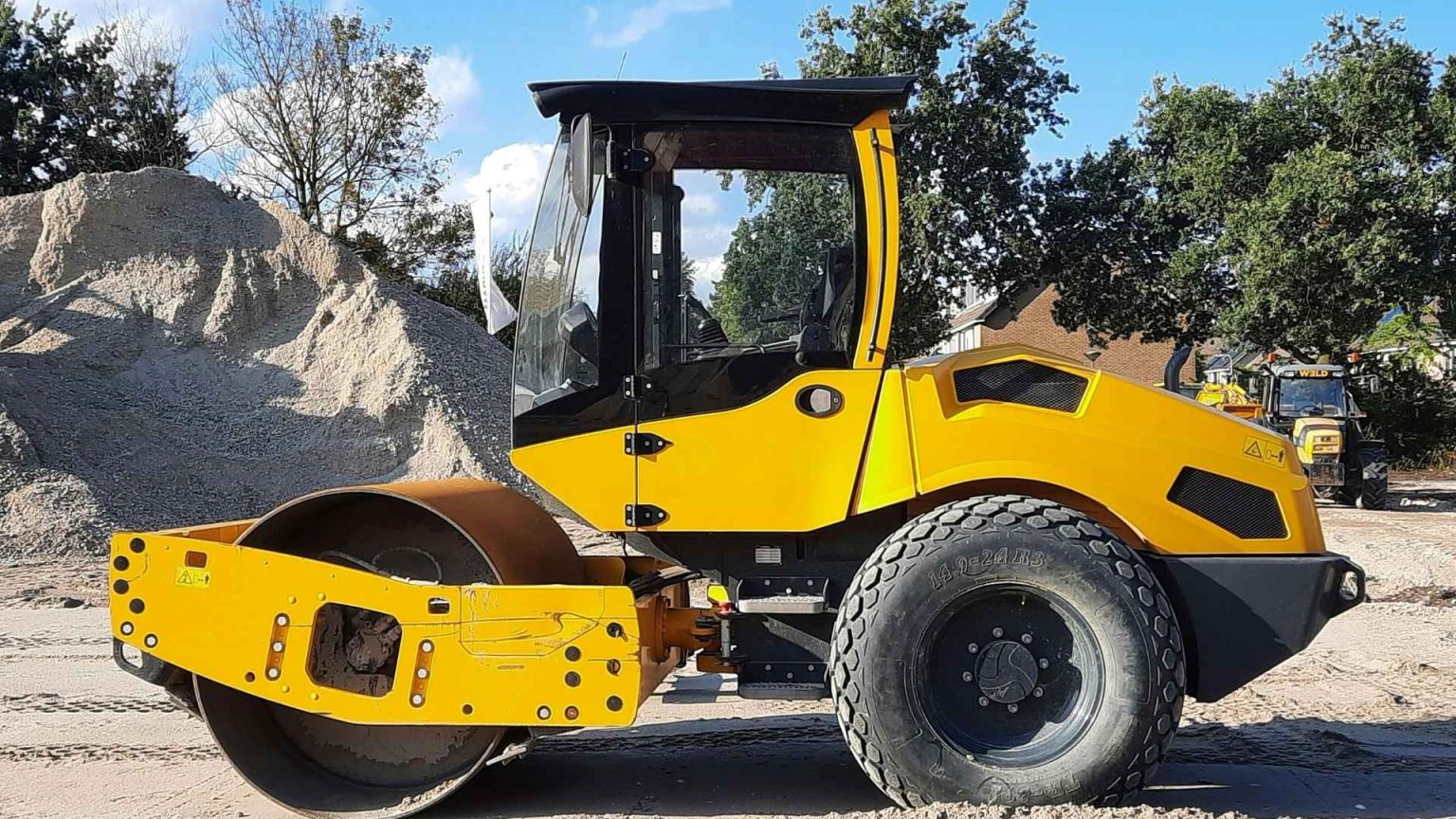 Kenali Alat Berat Compactor dan Jenis-Jenisnya - Indoteknik.com
