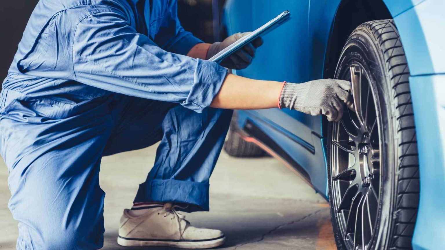 Cek Standar Tekanan Angin Ban Mobil yang Tepat - Indoteknik.com